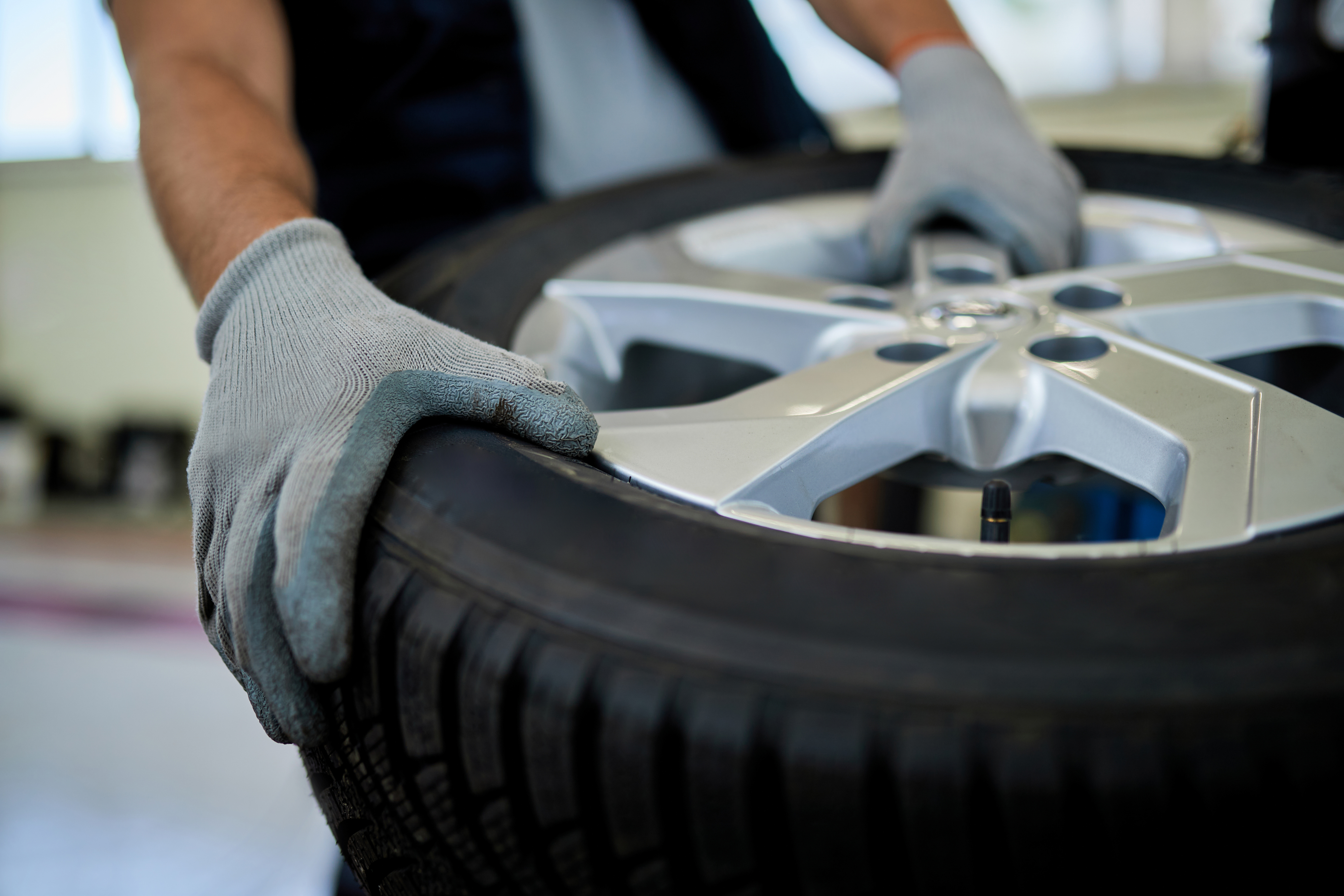7 Signs of Tyre Wear and Tear